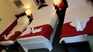 Suite, casa de banho anexa (DBL + 1SGL) | Wi-fi