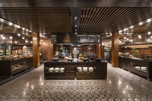 Café da manhã com buffet todos os dias (IDR 423500 por pessoa) 