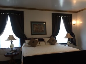 Suite de Luxo, 1 cama king-size (Renaissance) | Lençóis de algodão egípcio, roupa de alta qualidade, edredões de penas 
