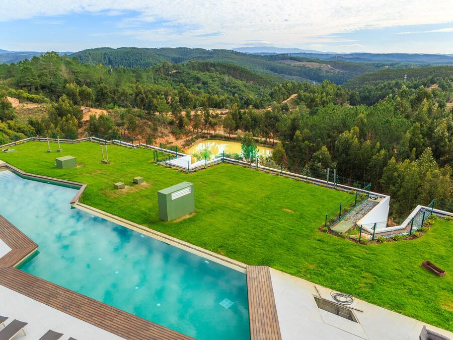 Quarto casal ou duplo luxo, vista para a piscina | Vista aérea