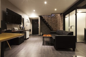 Quarto Familiar, várias camas, não fumadores | Com decoração personalizada, com mobília individualizada, secretária