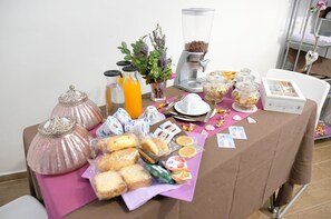 Pequeno-almoço preparado no momento diário (7 EUR por pessoa) 