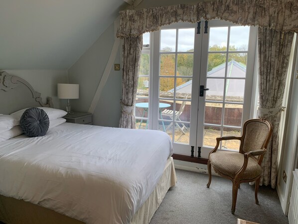 Quarto Duplo Superior | Ferro/tábua de engomar, Wi-fi grátis, roupa de cama fornecida 