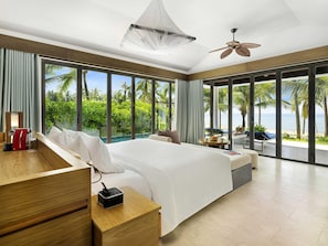 Bungalow Deluxe, 1 cama king-size, piscina privativa, em frente à praia | 1 quarto, minibar, cofre no quarto, com decoração personalizada