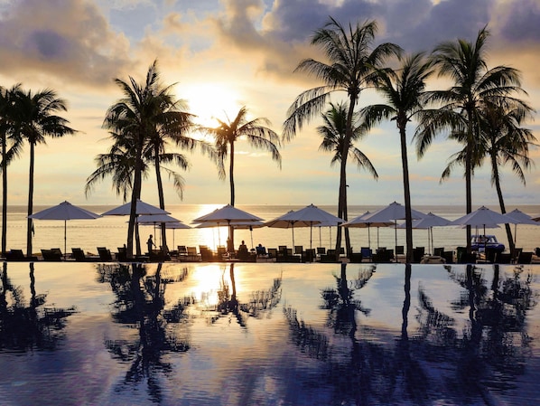 2 piscinas exteriores, espreguiçadeiras