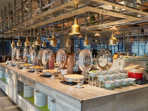 2 restaurantes, almoços servidos, cozinha internacional