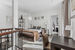 Apartamento, banheiro privativo, vista para o jardim | Lounge