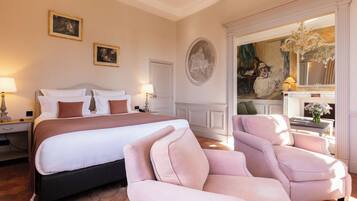 Suite | Camas de colchão Select Comfort, minibar, cofre no quarto