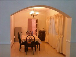 Quarto família | Opções para refeição no quarto