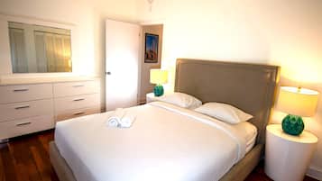 Apartamento Comfort, 2 quartos | 1 quarto, cofre no quarto, secretária