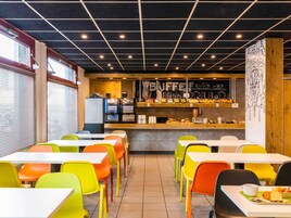 Pequeno-almoço tipo buffet diário mediante uma taxa 