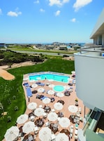 Piscina interior, piscina exterior 