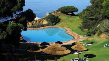 3 piscinas exteriores