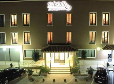 El Tollo Hotel Restaurante