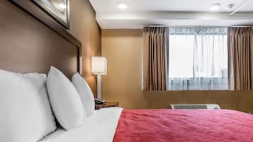 Quarto Standard, 1 cama queen-size, não fumadores | Secretária, Wi-fi grátis, roupa de cama fornecida, despertadores