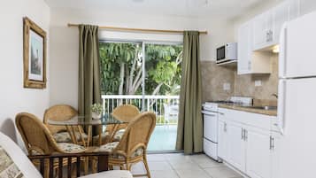 Suite | Cozinha privada | Um frigorífico, um micro-ondas, uma cafeteira/bule, uma torradeira