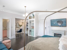 Quarto | Roupa de alta qualidade, camas de colchão viscoelástico, secretária