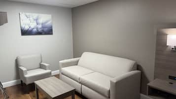 Suite, 1 cama king-size, não fumadores | Secretária, Wi-fi grátis, roupa de cama fornecida