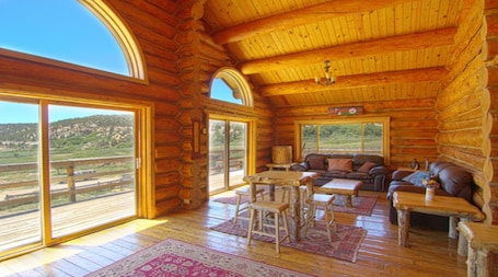 Sala de estar. Boulder Mountain Guest Ranch