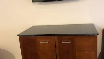 Quarto standard, 1 cama King, para não fumantes | Escrivaninha, Wi-Fi de cortesia, roupa de cama