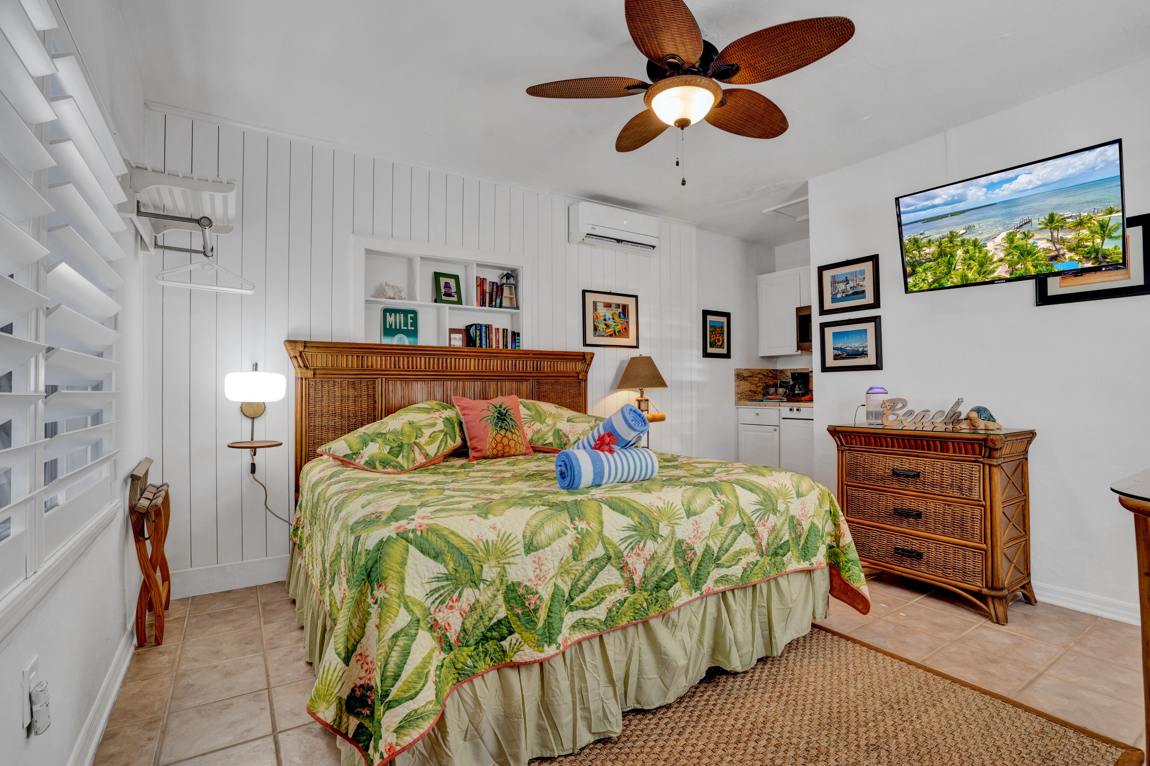 Key West Efficiency Cottage | Roupas de cama antialérgicas, individualmente decorados