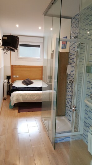 Quarto solteiro | Berços grátis, camas extras/dobráveis (sobretaxa), Wi-Fi de cortesia