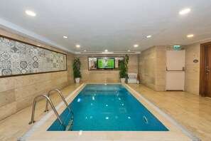 Banheira de hidromassagem interior