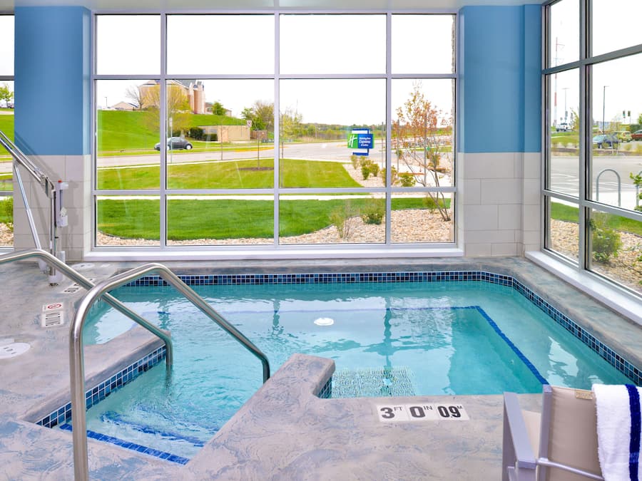 Piscina interior, da(s) 6:00 à(s) 23:00, espreguiçadeiras