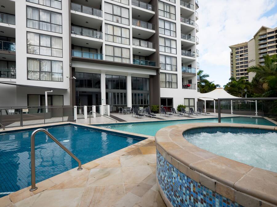 Piscina exterior, espreguiçadeiras