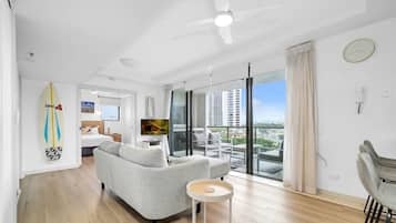 Apartamento, 1 quarto | Área de estar | TV