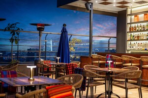 Este bar com transmissão de jogos em direto 