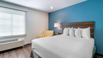 Estúdio Standard, não fumadores, frigorífico e micro-ondas | Secretária, secretária adequada para computadores portáteis