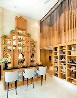 Este bar no lobby do hotel
