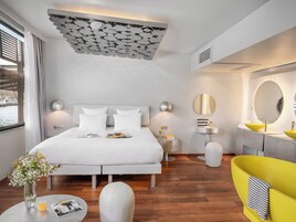 Suíte (Silver) | Banheiro | Chuveiro com efeito de chuva, produtos de toalete grátis