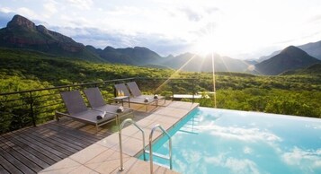 Piscina exterior, da(s) 10:00 à(s) 18:30, guarda-sóis, espreguiçadeiras 