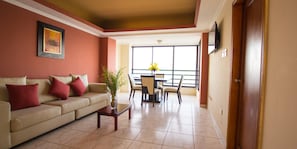 Suite Deluxe, 2 quartos, junto ao mar | Roupa de alta qualidade, edredões de penas, camas desdobráveis 