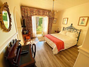 Quarto Standard | 1 quarto, roupa de alta qualidade, cofre no quarto, secretária 