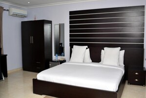 Cofre no quarto, secretária, Wi-fi grátis, roupa de cama fornecida