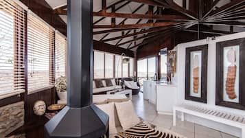 Suite de Luxo | 1 quarto, cofre no quarto, com decoração personalizada