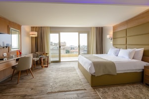 Quarto Individual de Luxo, 1 quarto, Vista para a cidade | Cofre no quarto, ferro/tábua de engomar, Wi-fi, roupa de cama fornecida