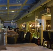 Pequenos-almoços, almoços, jantares servidos, cozinha internacional