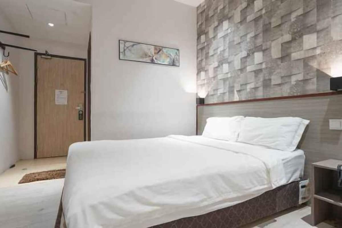 Secretária, secretária adequada para computadores portáteis