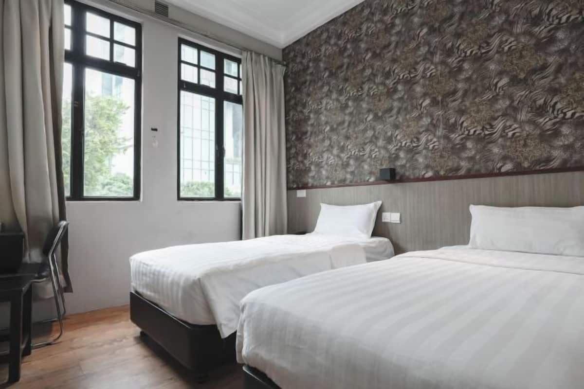 Secretária, secretária adequada para computadores portáteis