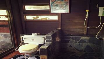 Family House | Banheiro | Chuveiro