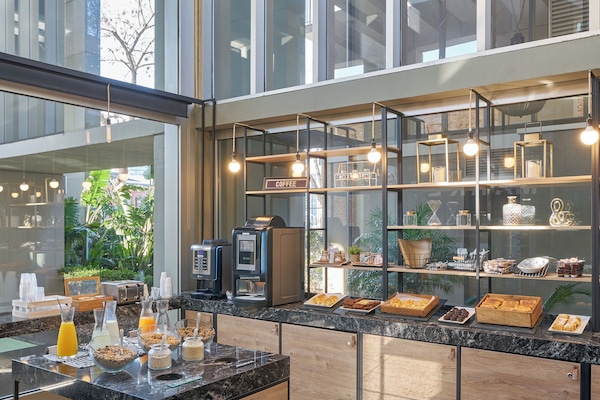 Pequeno-almoço takeaway diário (12 USD por pessoa)