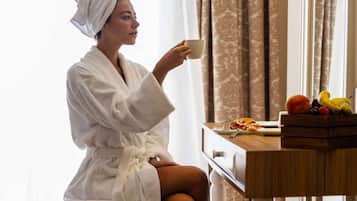 Quarto Standard | Roupa de alta qualidade, minibar, cofre no quarto, Wi-fi grátis