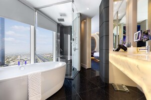 Suite Executiva (Round Bed Vantage Suite) | Roupa de alta qualidade, minibar, cofre com capacidade para portátil 