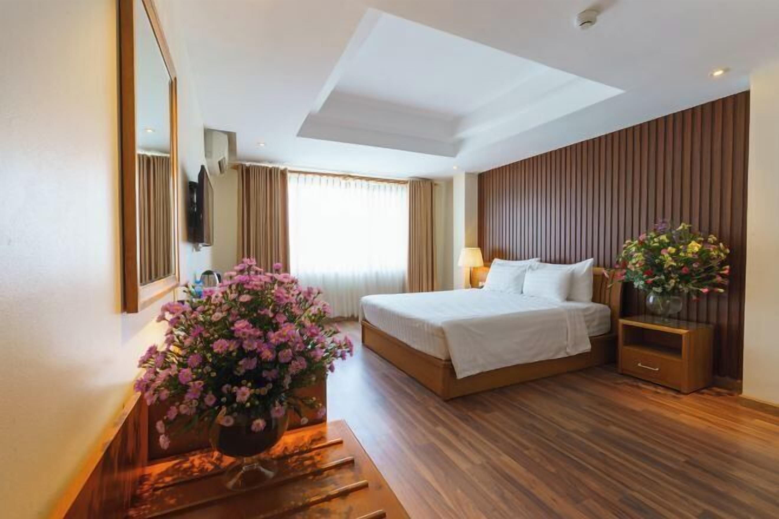 Frigobar, cofres nos quartos, escrivaninha, Wi-Fi de cortesia