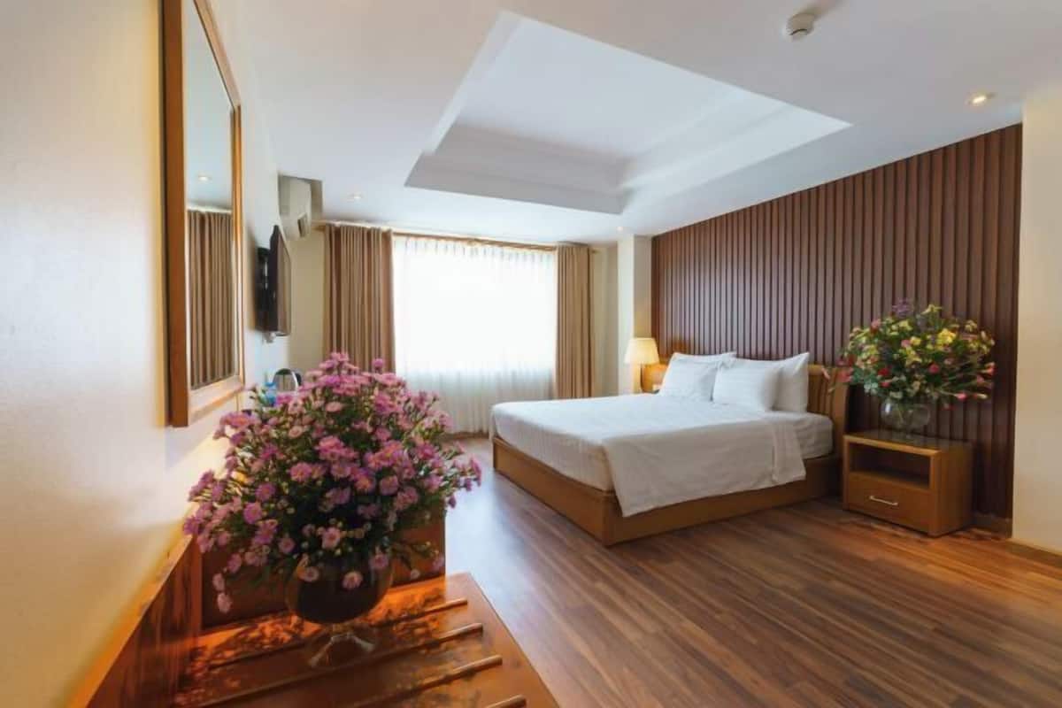 Frigobar, cofres nos quartos, escrivaninha, Wi-Fi de cortesia