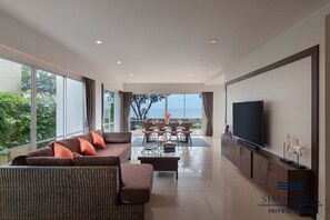 4 Bedrooms Beachfront Villa | Sala de estar | TV de ecrã plano, Netflix, leitor de DVD, serviços de streaming 